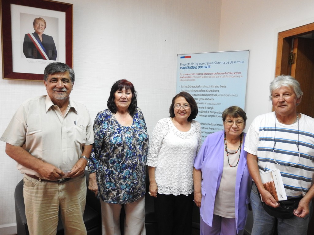 Seremi Jacqueline Barraza se reúne con Colegio de Profesores para ...