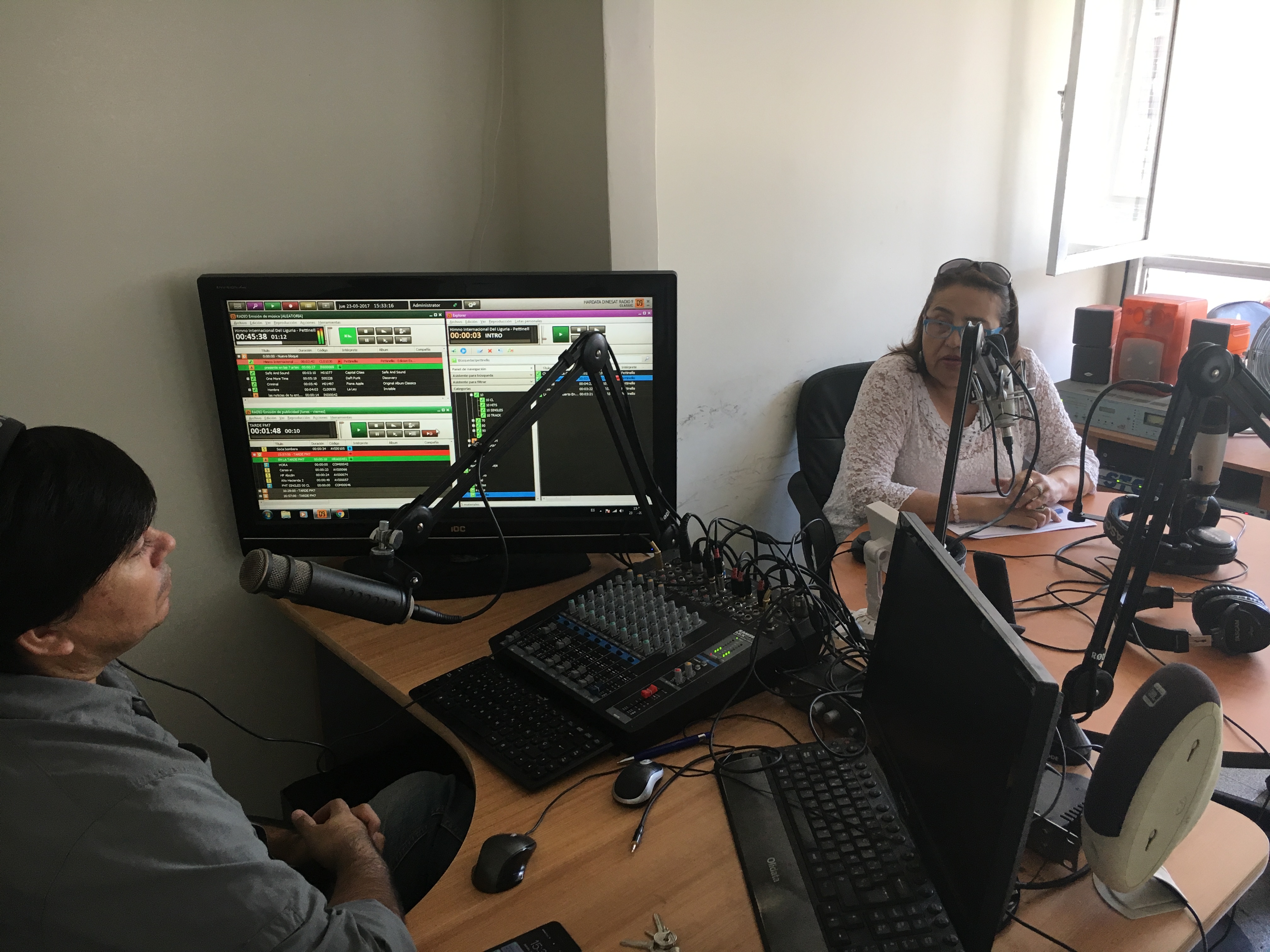 Entrevista en vivo a Seremi Jacqueline Barraza en "Ciudad Sónica" de ...